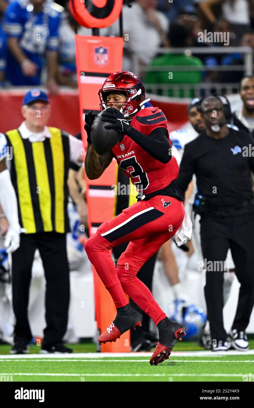Houston Texans wide receiver Tank Dell (3) catches a pass in the second ...