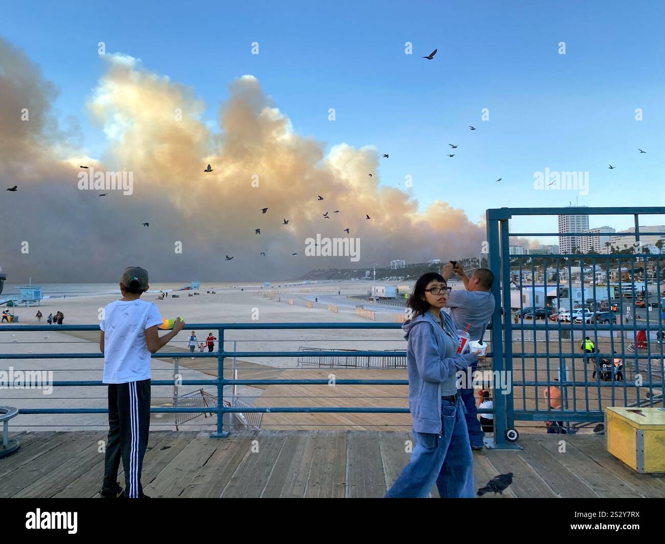 Los Angeles, USA. 7th January, 2025. The Pacific Palisades fire burns ...