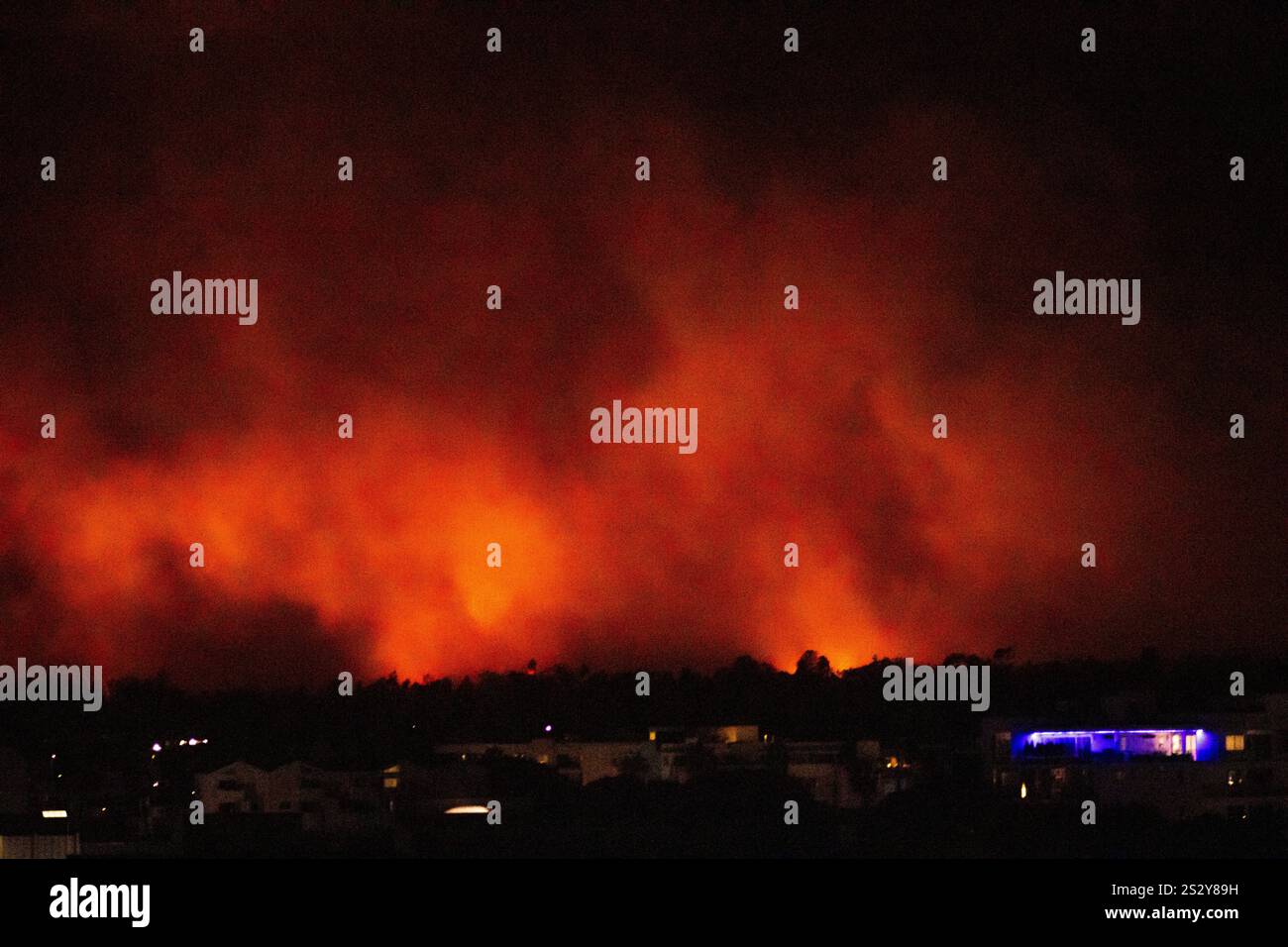 Los Angeles, USA. 7th January, 2025. Plumes of fiery smoke drift over ...