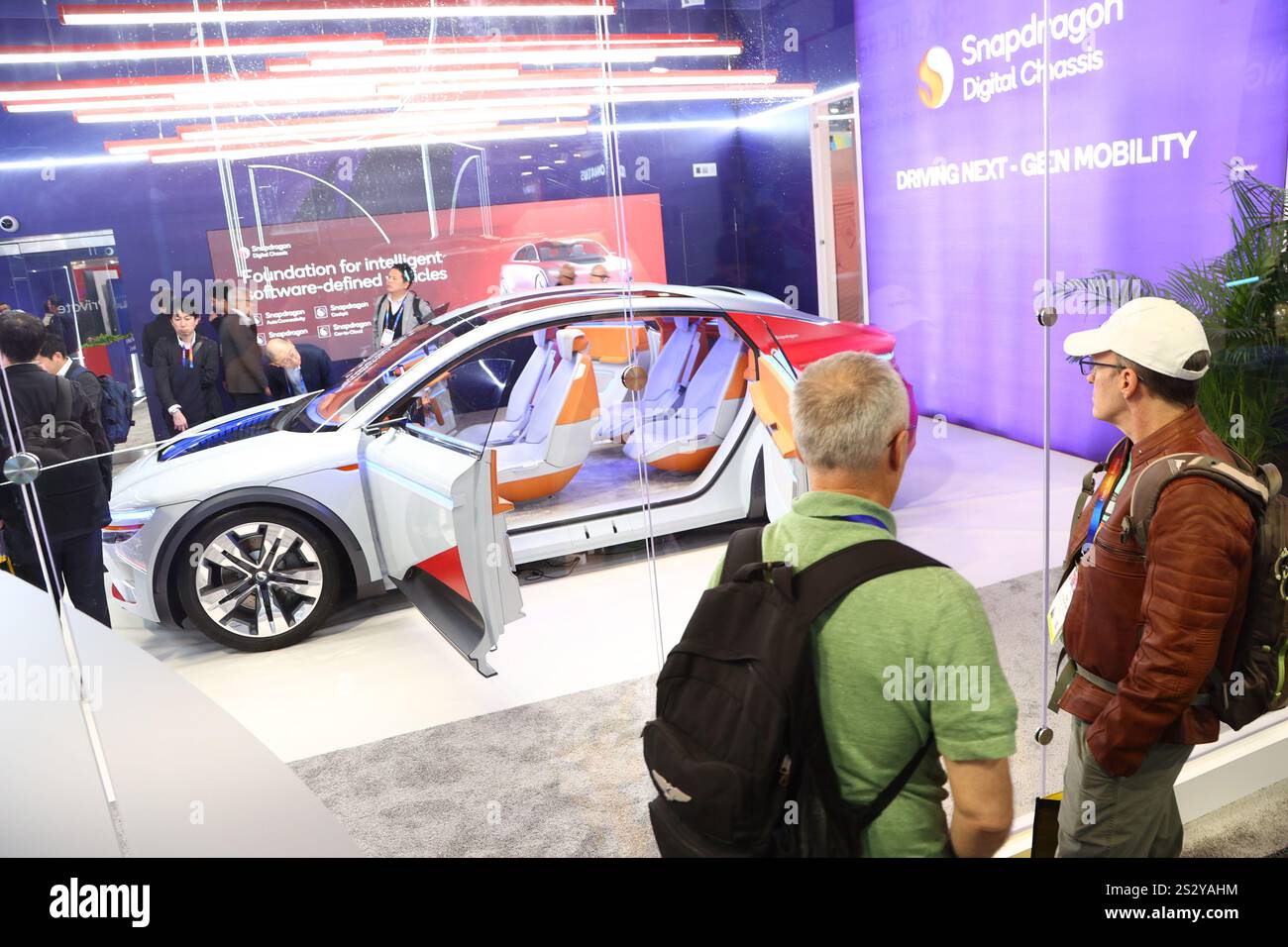 Las Vegas, United States. 07th Jan, 2025. Attendees take a peek at the ...