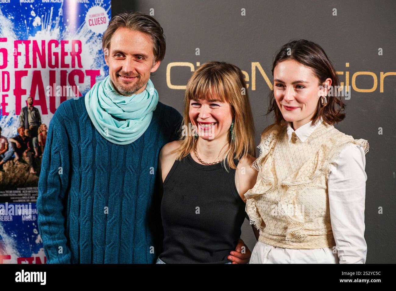Axel Schreiber, Lea van Acken und Laura Fischer bei der Premiere des ...