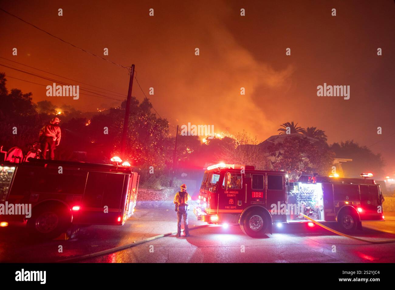 Los Angeles, California, USA. 8th Jan, 2025. Firefighters battle the ...