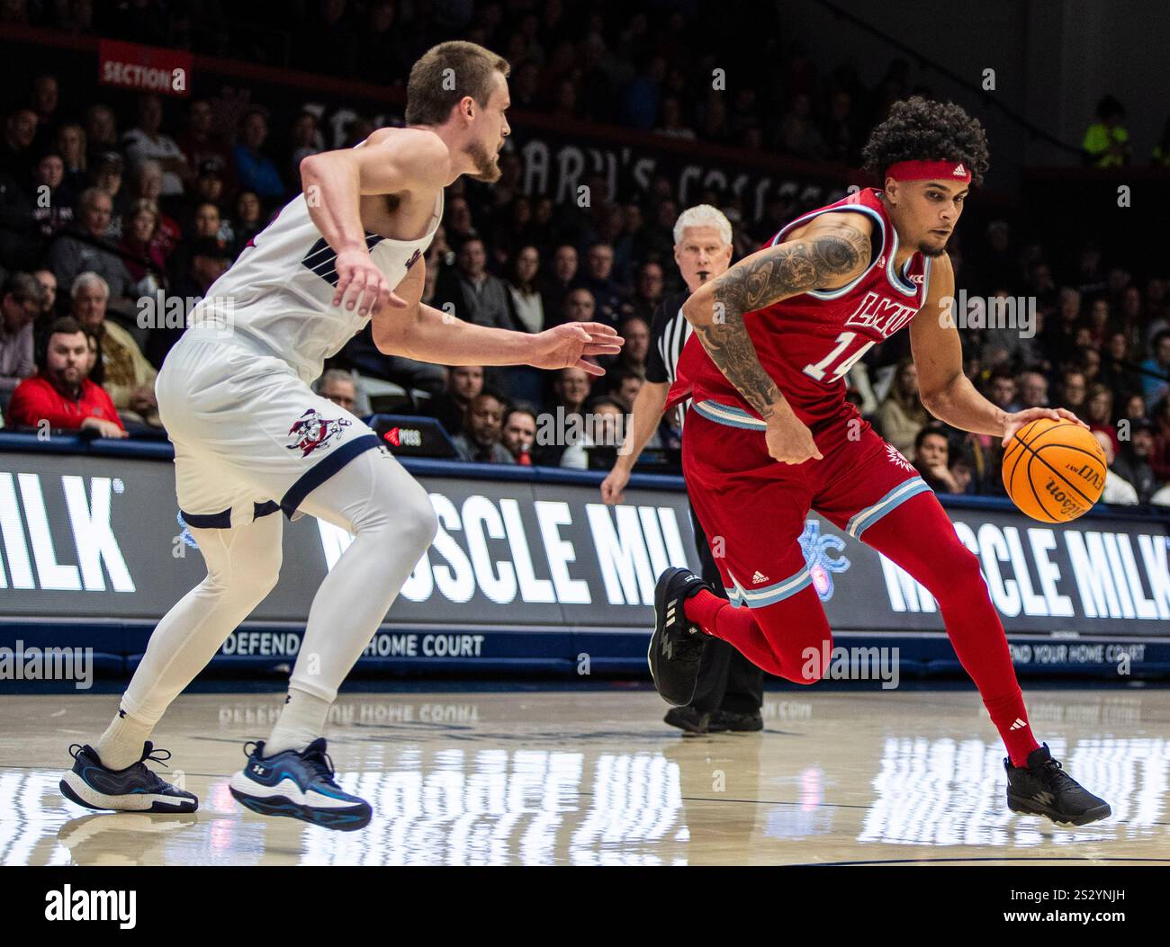 Moraga CA, U.S.A. January 07 2025 Loyola forward Jevon Porter (14)goes ...