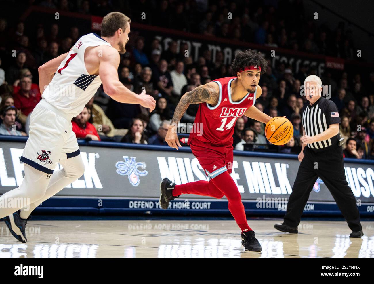 Moraga CA, U.S.A. January 07 2025 Loyola forward Jevon Porter (14)goes ...
