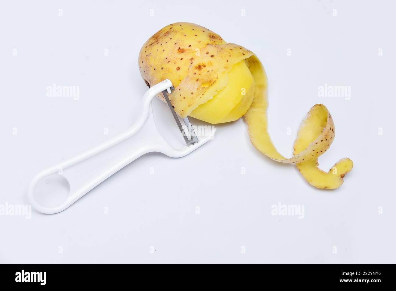 Fresh veg potatoes whole, peeled. Process of cooking, peeling potatoes ...