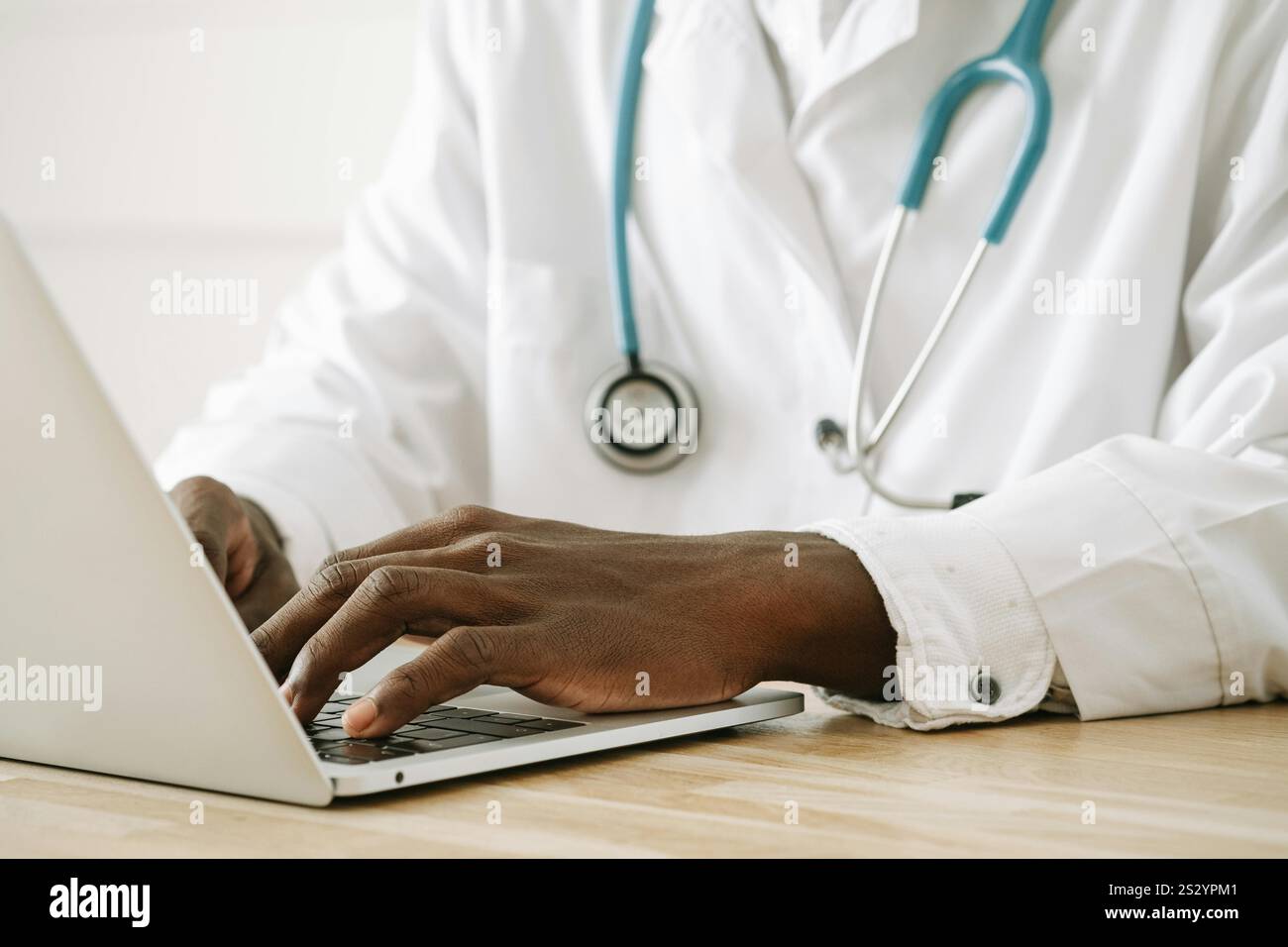 Female doctor hand typing hi-res stock photography and images - Alamy
