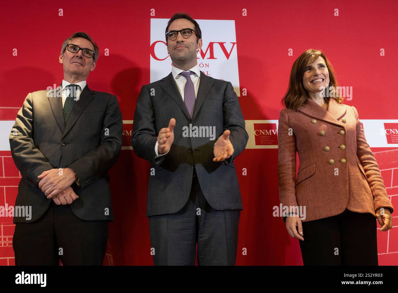 (L-R) The president of the CNMV, Carlos San Basilio, the minister of ...