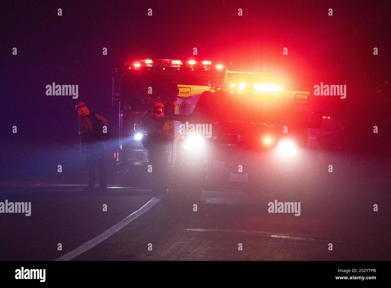 Malibu, California, U.S.A. 7th Jan, 2025. Los Angles Fire Department ...