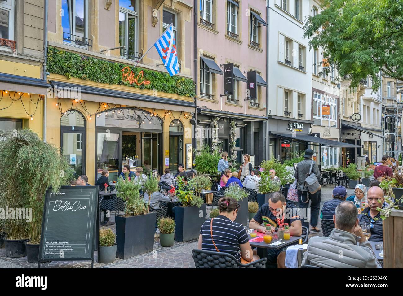 Restaurant am Place d'Armes, Av. Monterey, Stadt Luxemburg, Großherzogtum Luxemburg Stock Photo ...