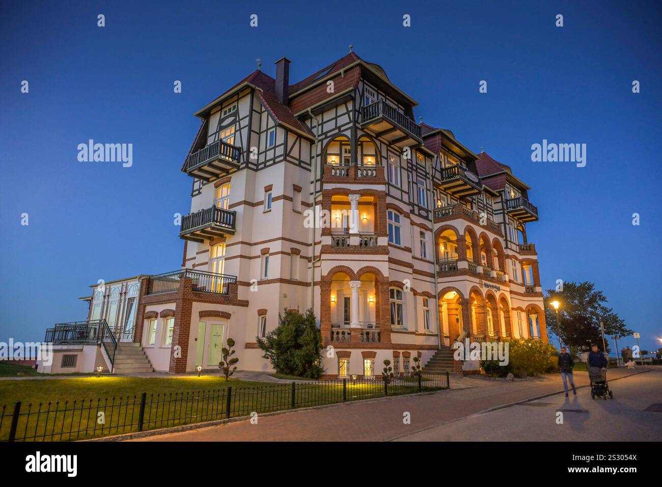Schloss am Meer, Ferienhaus, Ferienwohnungen, Ostseeallee, Kühlungsborn ...