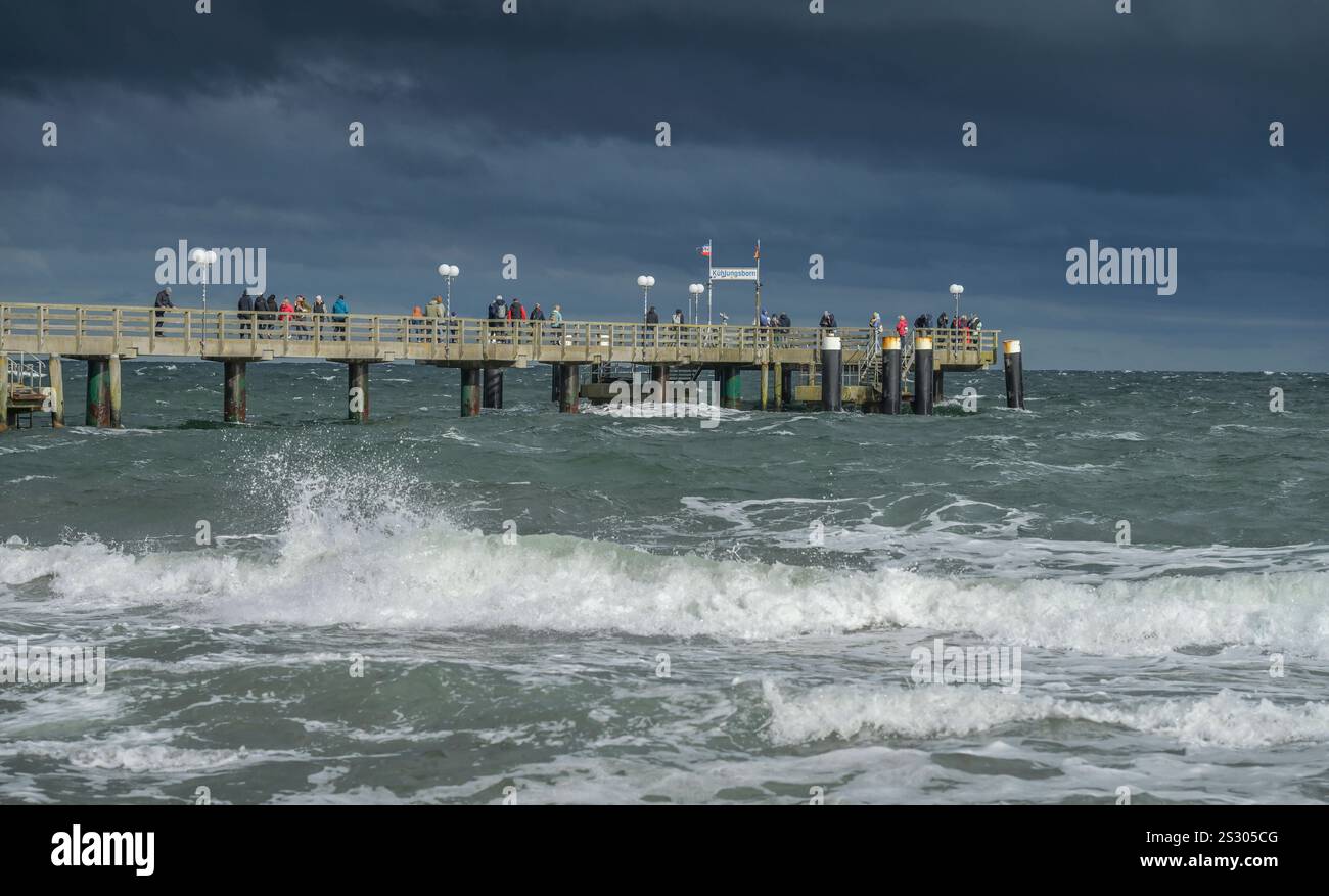 Sturm, Schlechtwetter, Wellen, Strand, Ostsee, Seebrücke, Kühlungsborn ...