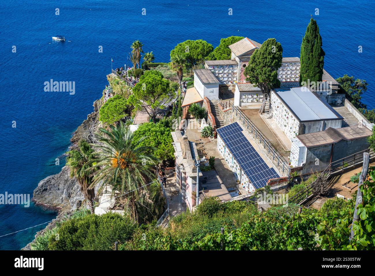 Manarola overlook viewpoint hi-res stock photography and images - Alamy