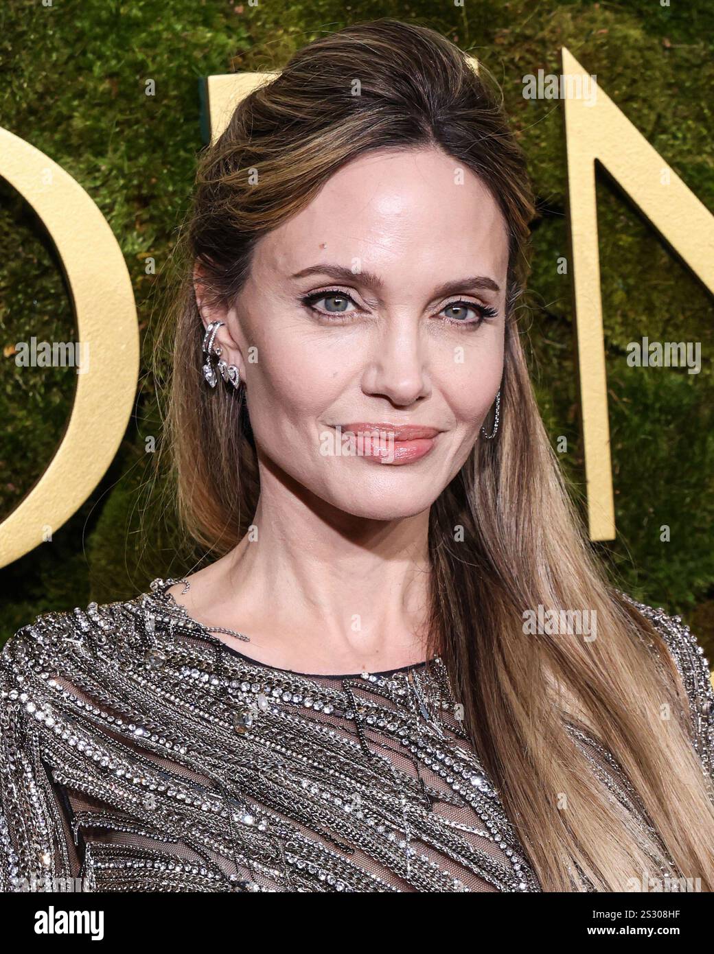 BEVERLY HILLS, LOS ANGELES, CALIFORNIA, USA - JANUARY 05: Angelina ...