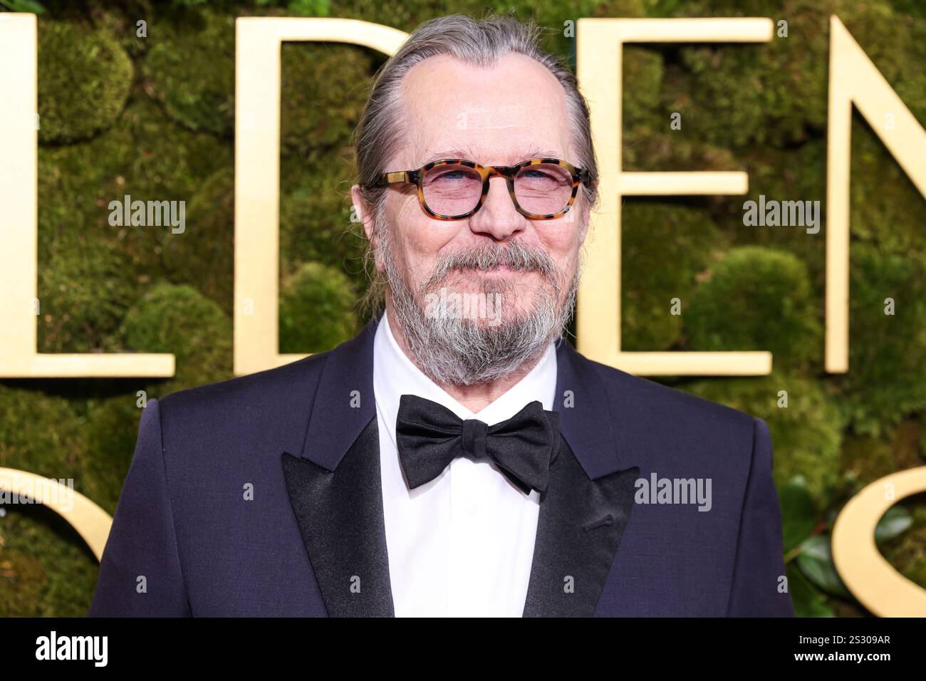BEVERLY HILLS, LOS ANGELES, CALIFORNIA, USA - JANUARY 05: Gary Oldman ...