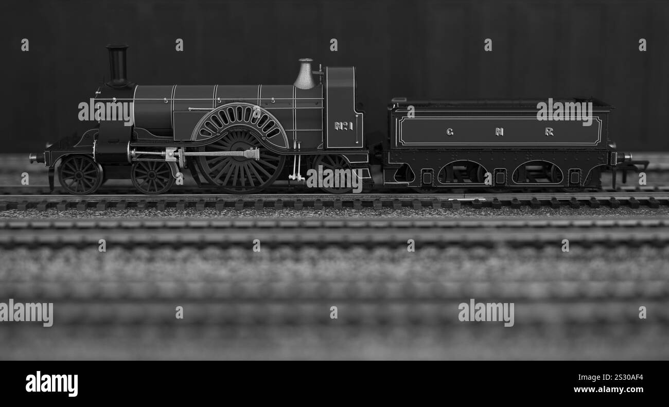 GNR Stirling Single No.1 steam locomotive, 00 gauge scale model by ...