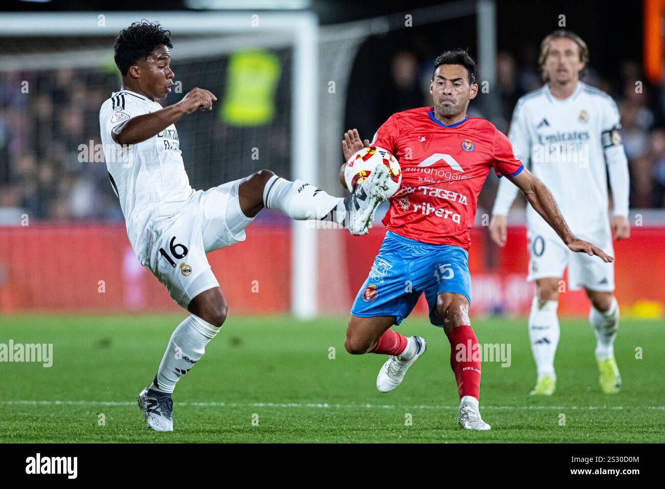 Cartagena, Spain. 6th January, 2025. Endrick of Real Madrid CF fight a ...