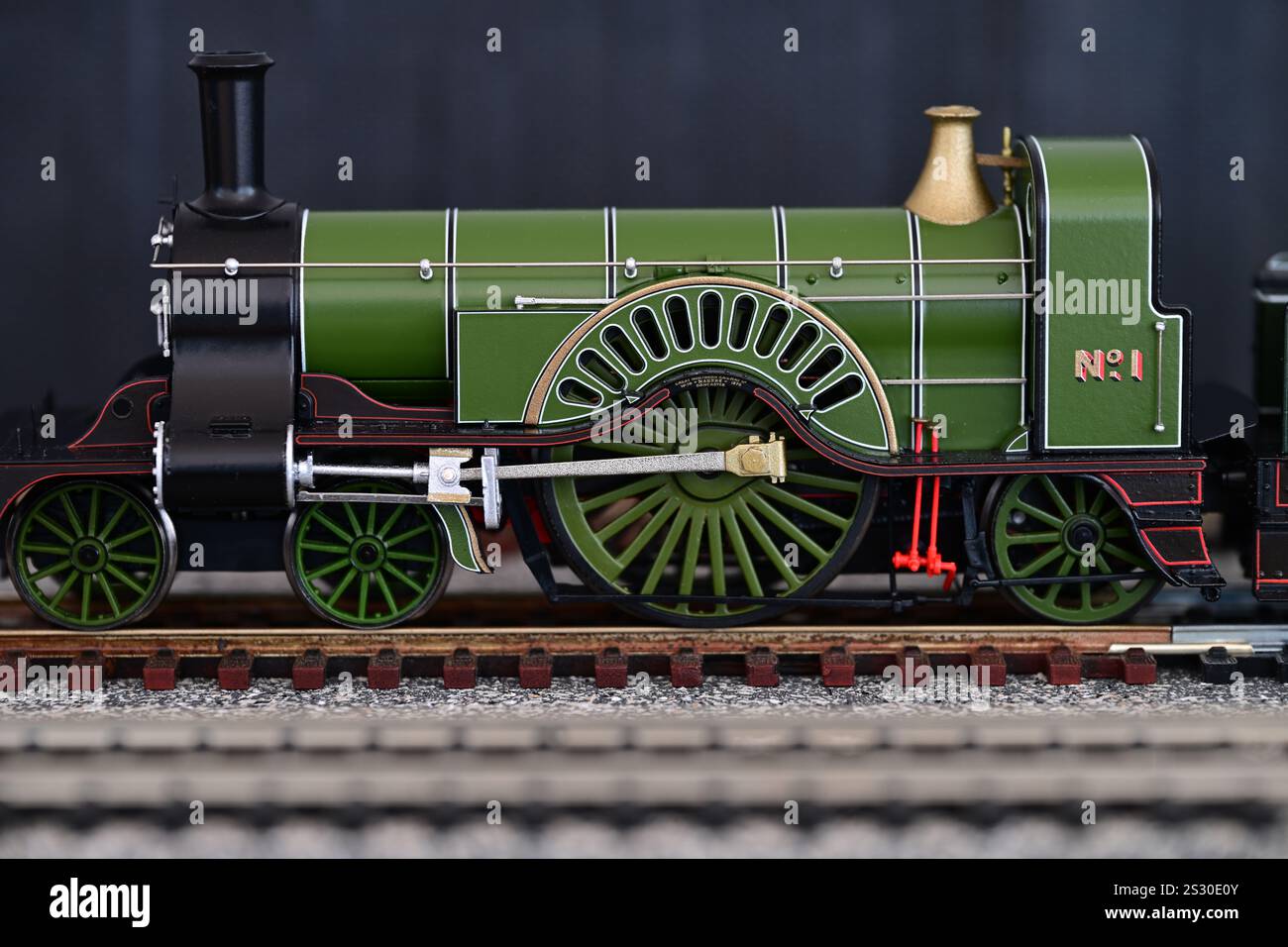 GNR Stirling Single No.1 steam locomotive, 00 gauge scale model by ...