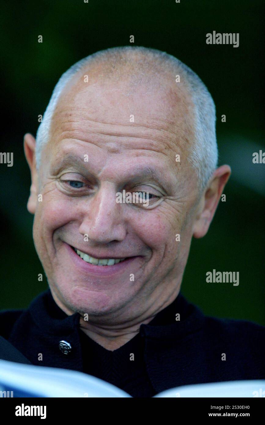 Shopping in ther santa monica mall hi-res stock photography and images ...