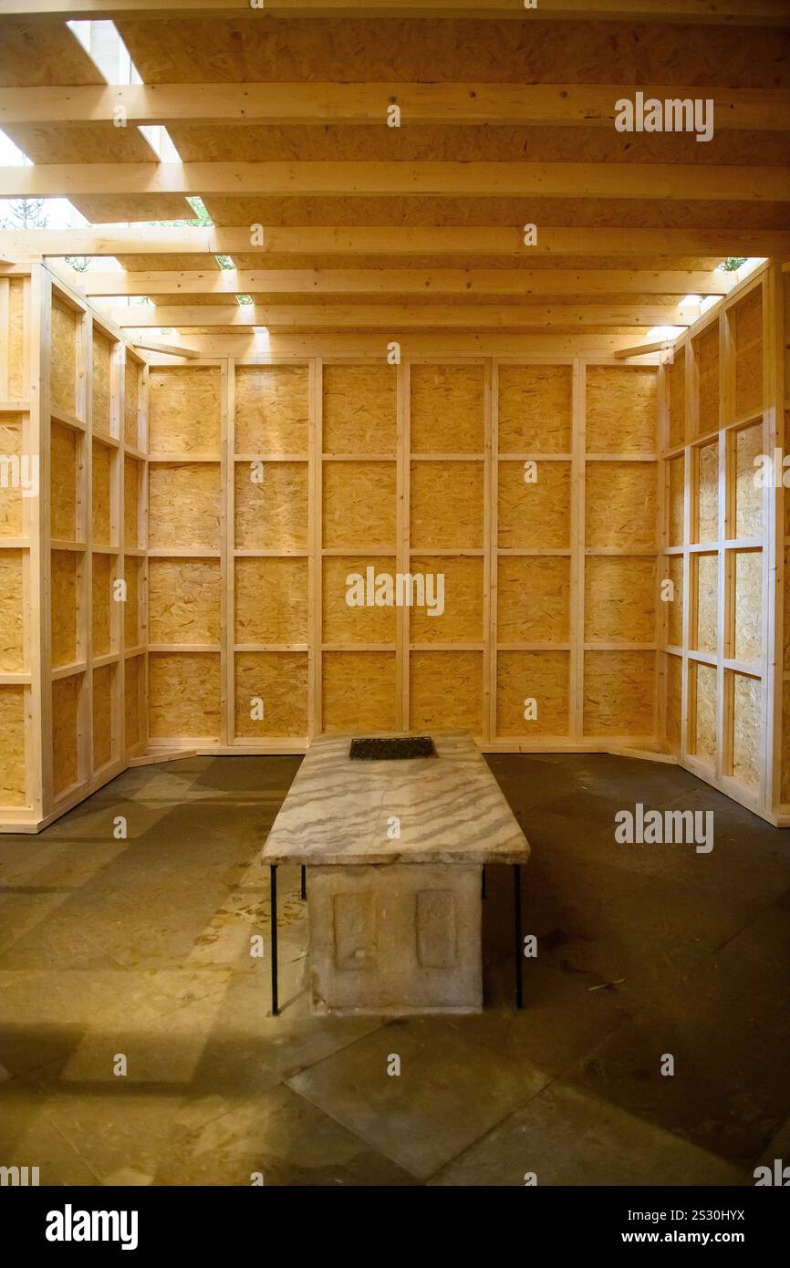 08 January 2025, Saxony-Anhalt, Magdeburg: The tomb of Otto the Great ...