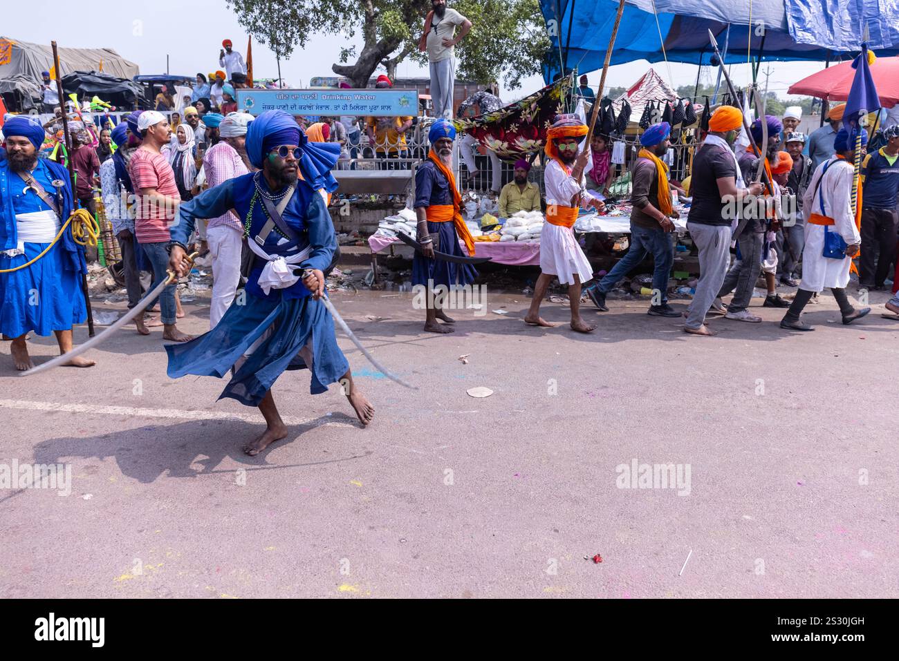 Group of sikh people (Nihang Sardar) during the celebration of Hola ...