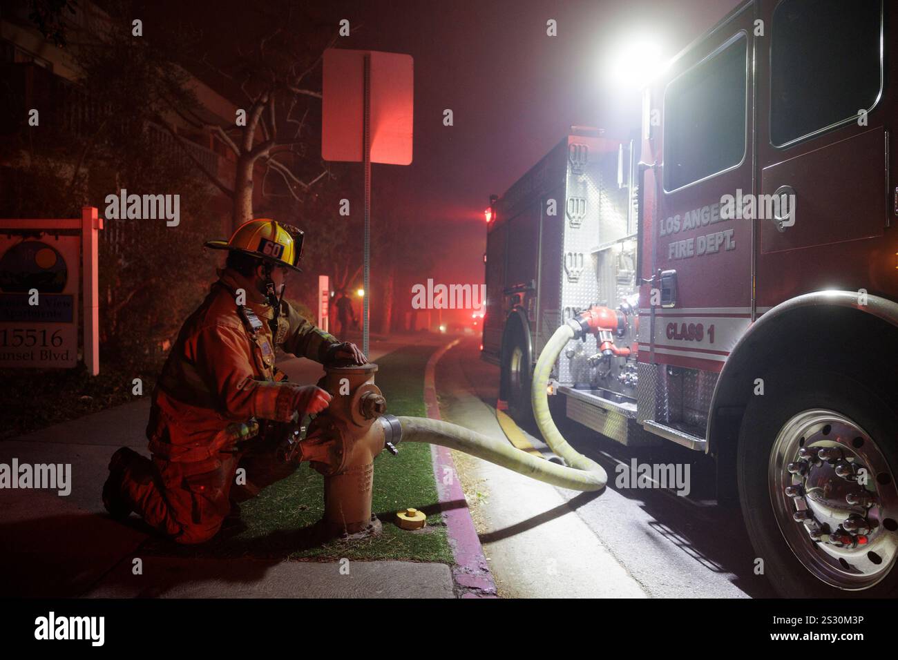 Los Angeles, USA. 07th Jan, 2025. A Los Angeles Fire Department ...