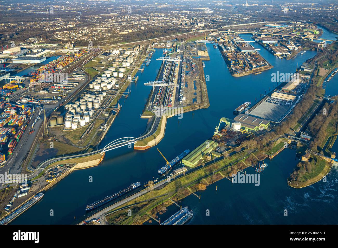 Luftbild, Hafen Duisburg duisport, Hafengebiet mit Ölinsel, Kohleninsel ...