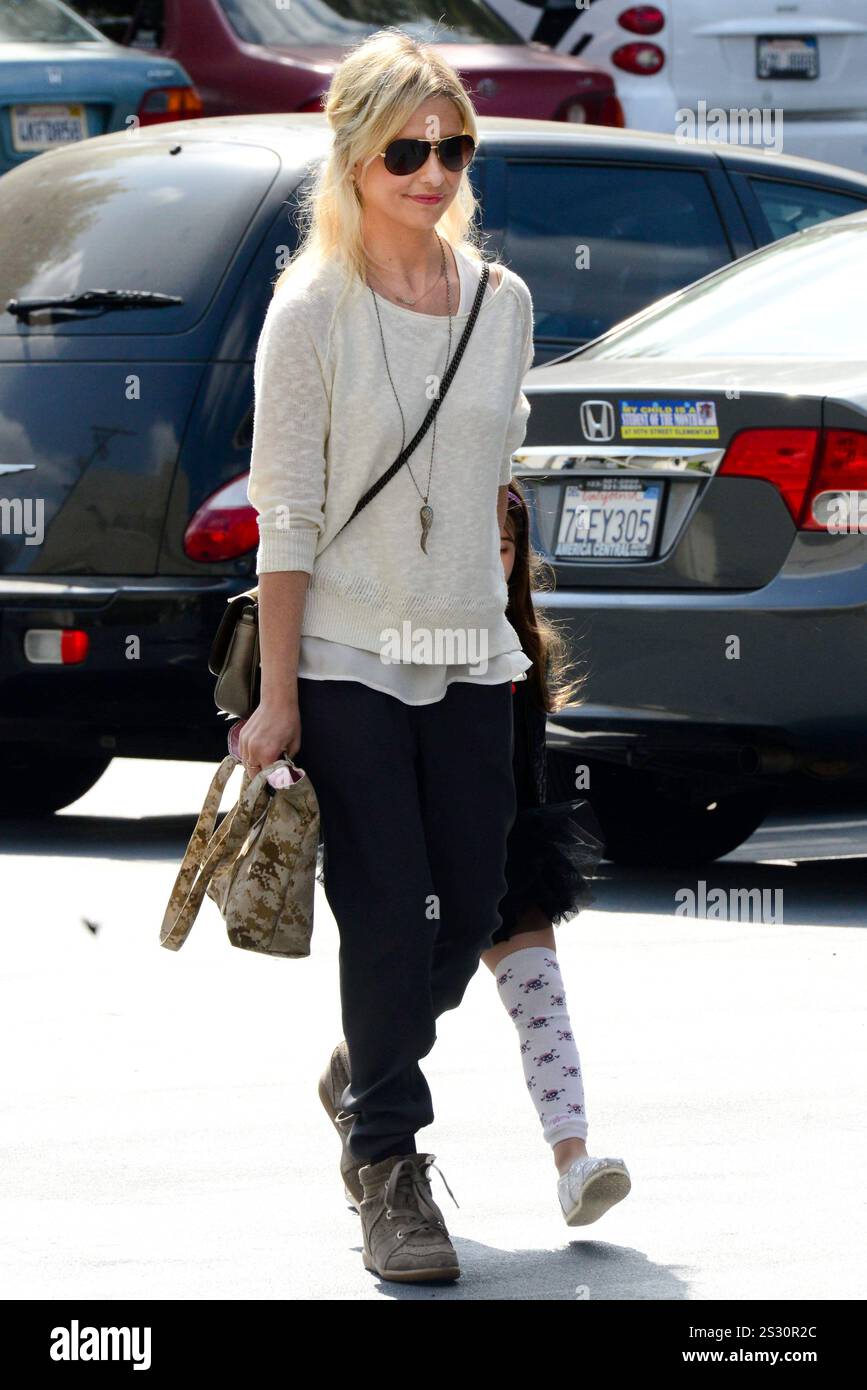 Sarah Michelle Gellar out and about with her daughter Charlotte Grace ...