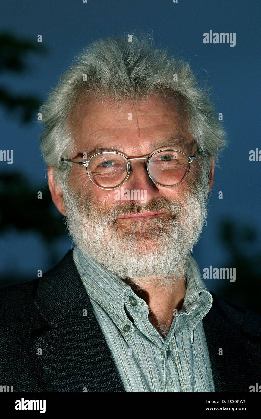 The leader of the team of scientists which mapped the human genome, Sir ...