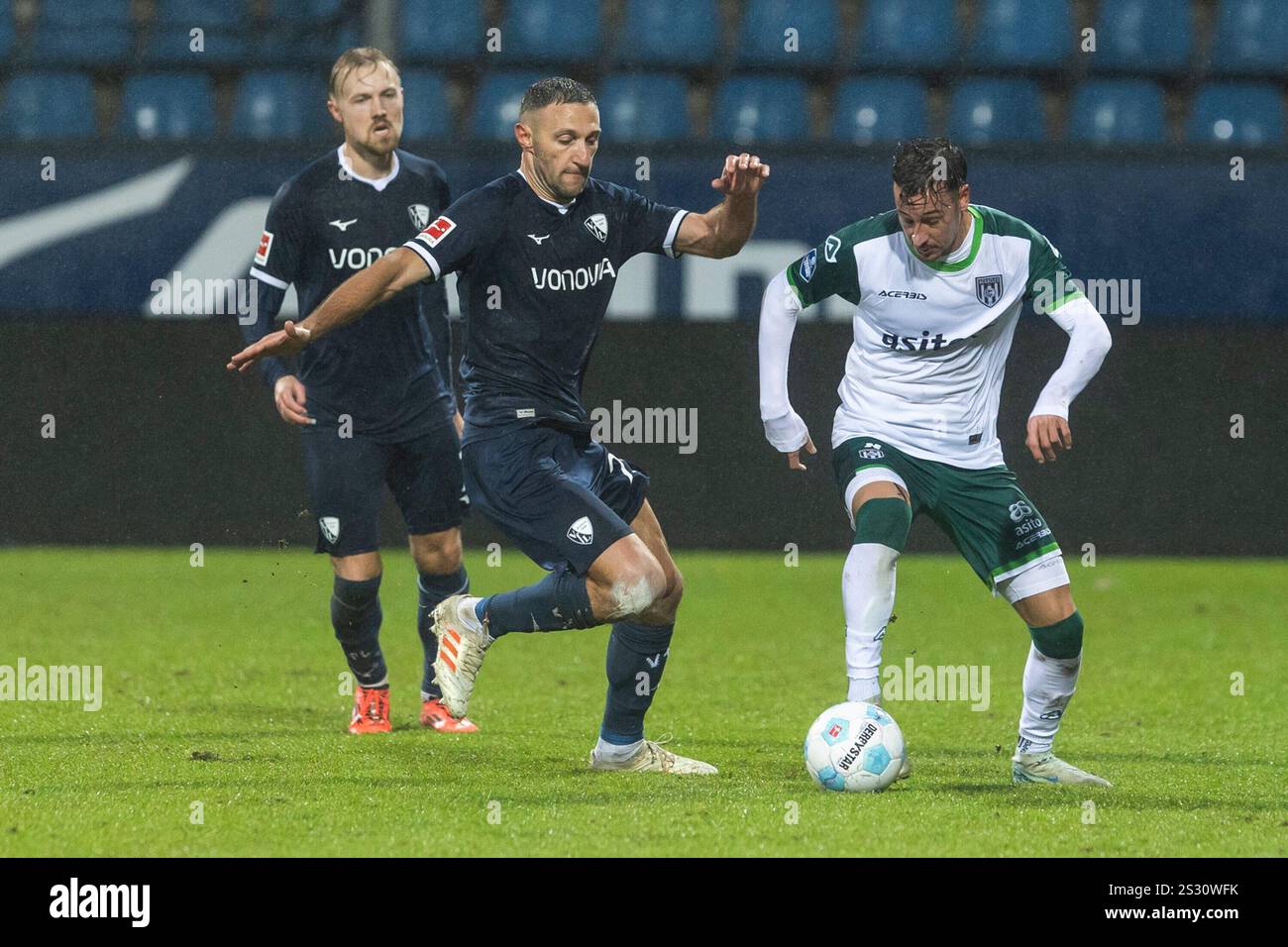 Bochum, Deutschland. 05th Jan, 2025. Mario Engels (Heracles Almelo, #8 ...