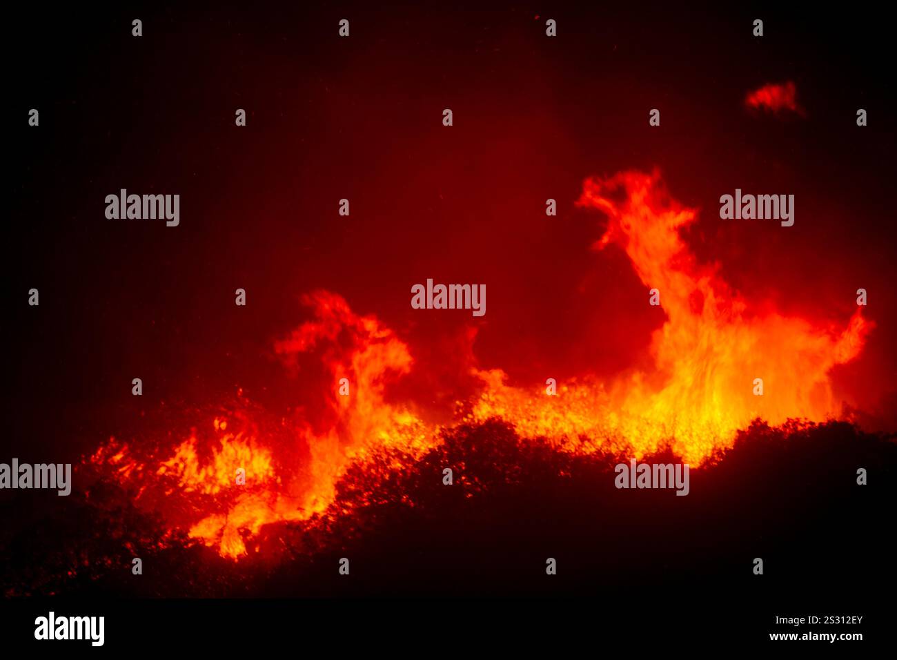 Los Angeles, United States. 08th Jan, 2025. The Eaton fire burns in ...