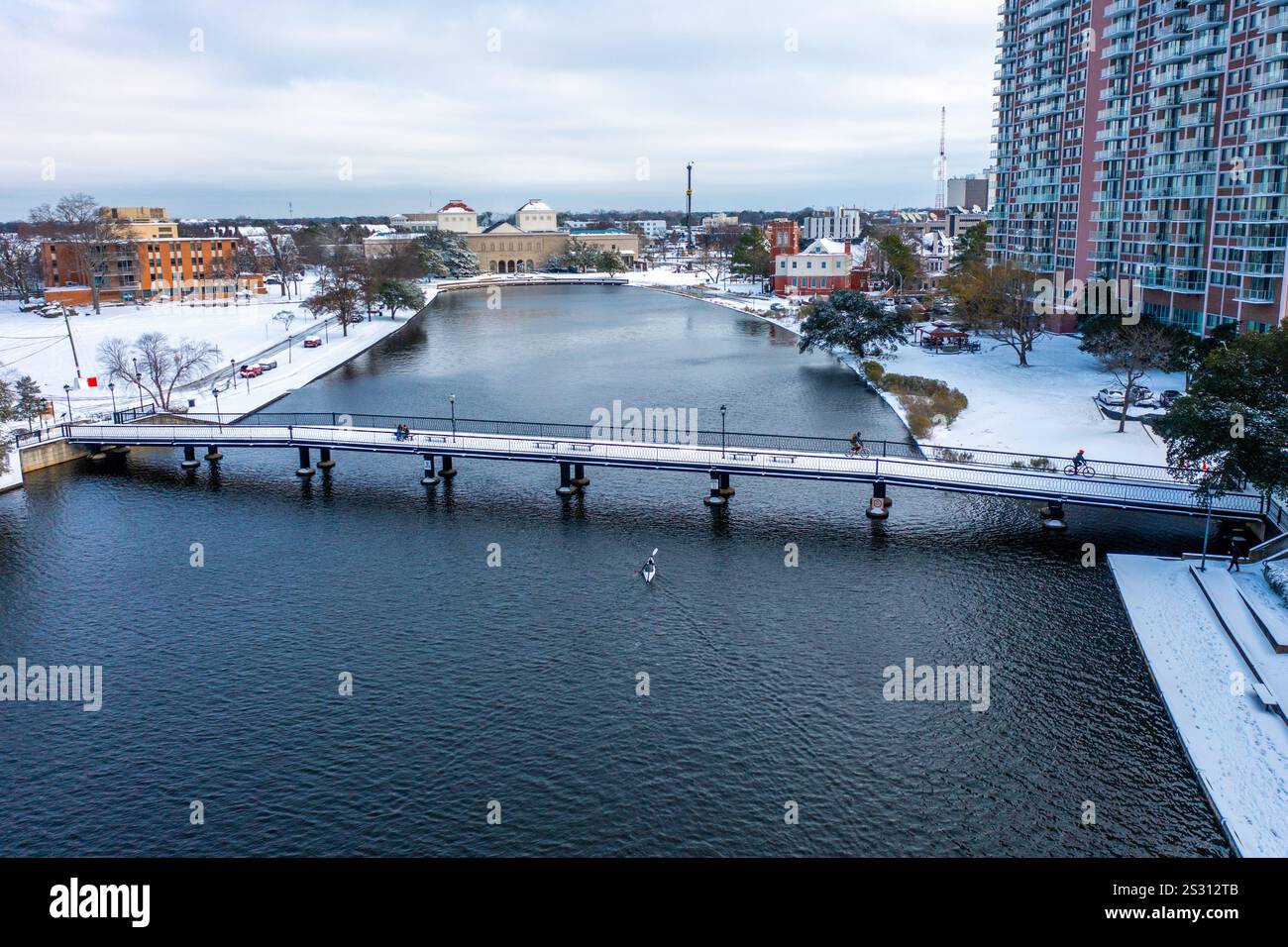 Aerial View of Norfolk Snow looking towards the Chrysler Stock Photo ...