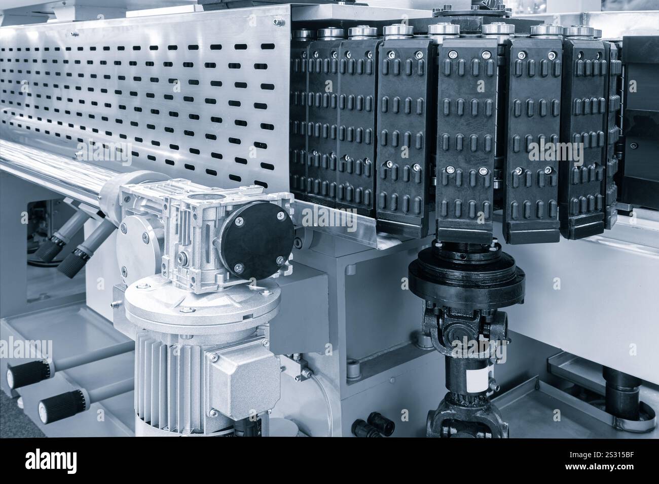 Glass conveyor line, Conveyor belt for production a window pane ...