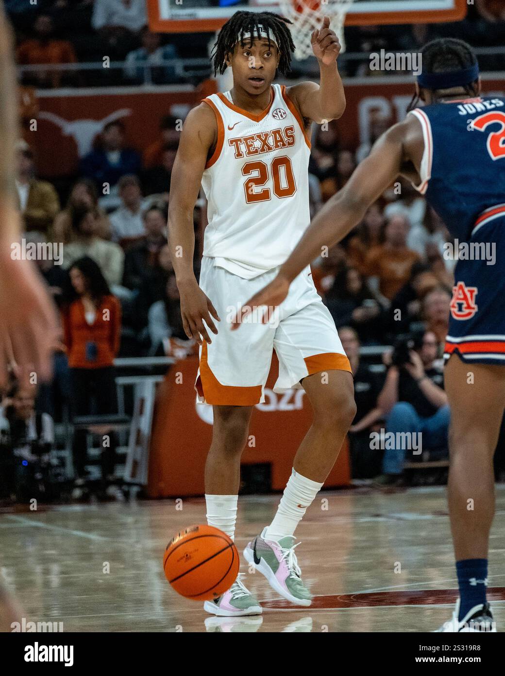 Austin, USA. 07th Jan, 2025. Jan 7, 2025. Tre Johnson (20) of the Texas ...