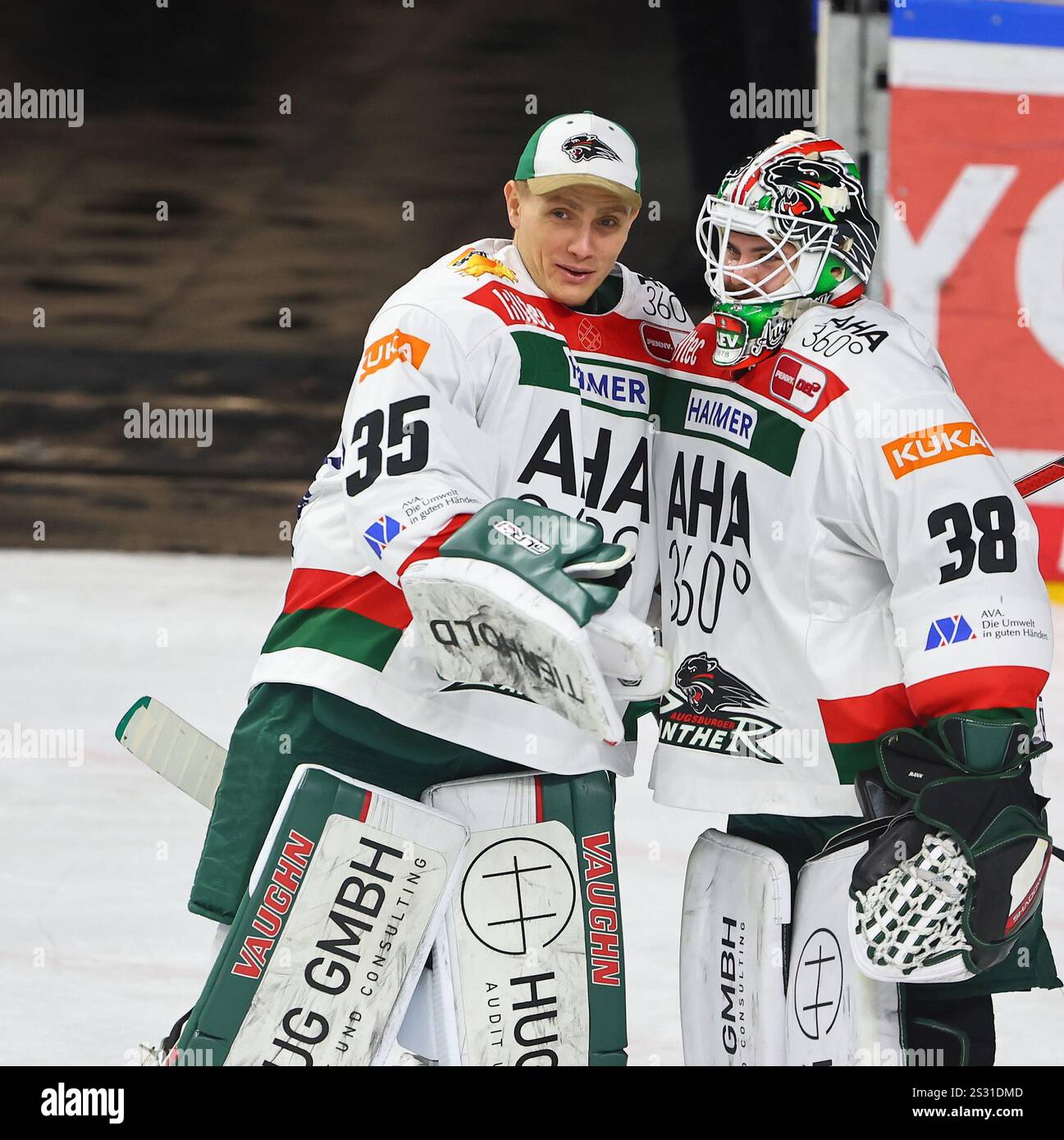 Markus Keller (Augsburg, links) mit Strauss Mann (Augsburg) Koelner ...