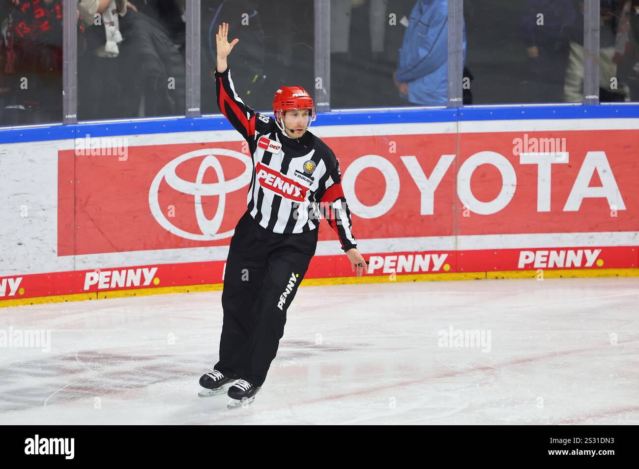 Schiedsrichter Benjamin Hoppe Koelner Haie vs Augsburg Panther ...