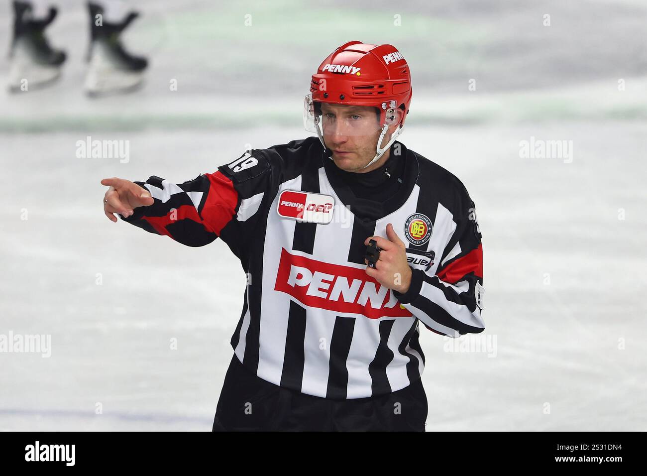 Schiedsrichter Benjamin Hoppe Koelner Haie vs Augsburg Panther ...