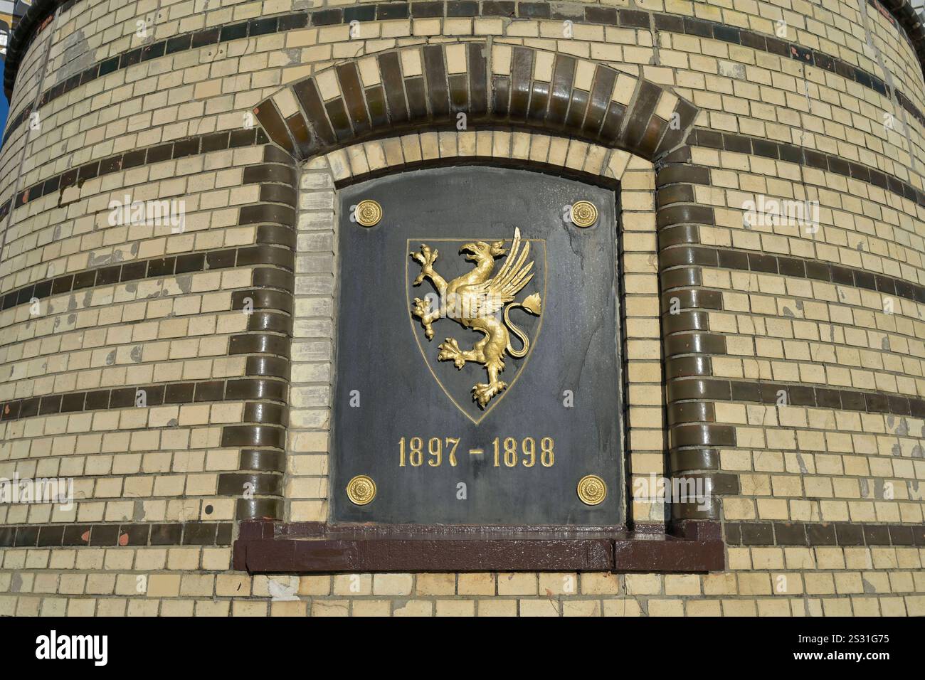 Wappentier Rostocker Greif am Alten Leuchtturm, Promenade, Warnemünde ...