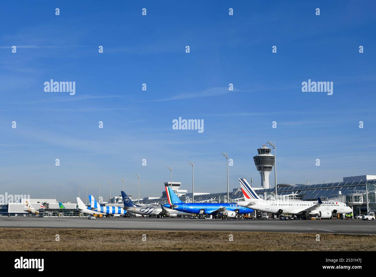 Aircrafts, Line Up, Terminal 1, Air France, ITA Airways, Sky, Condor ...