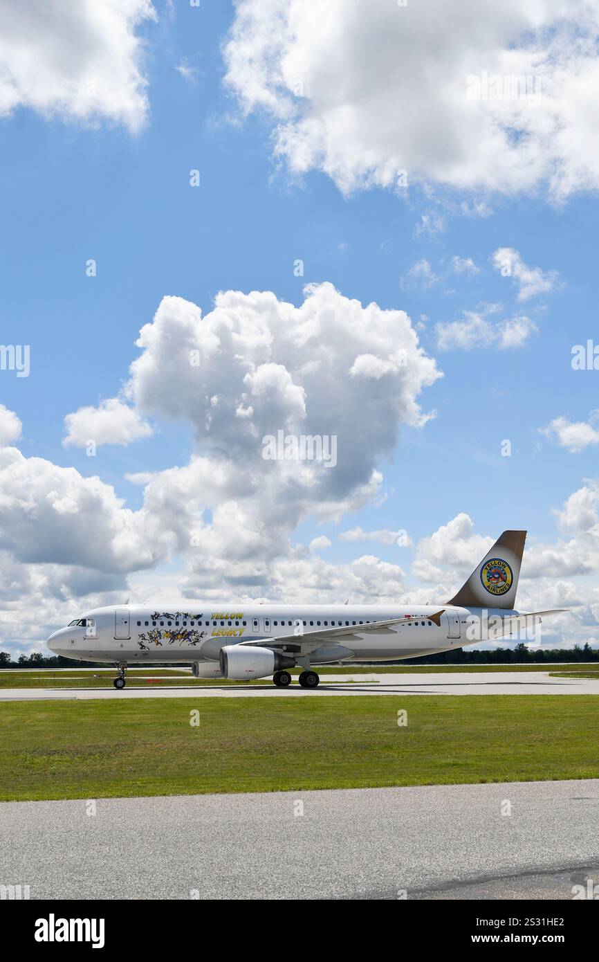 Yellow Airlines, Yellow Legacy, Airbus, A320, Taxiway, Roll, Aircraft ...