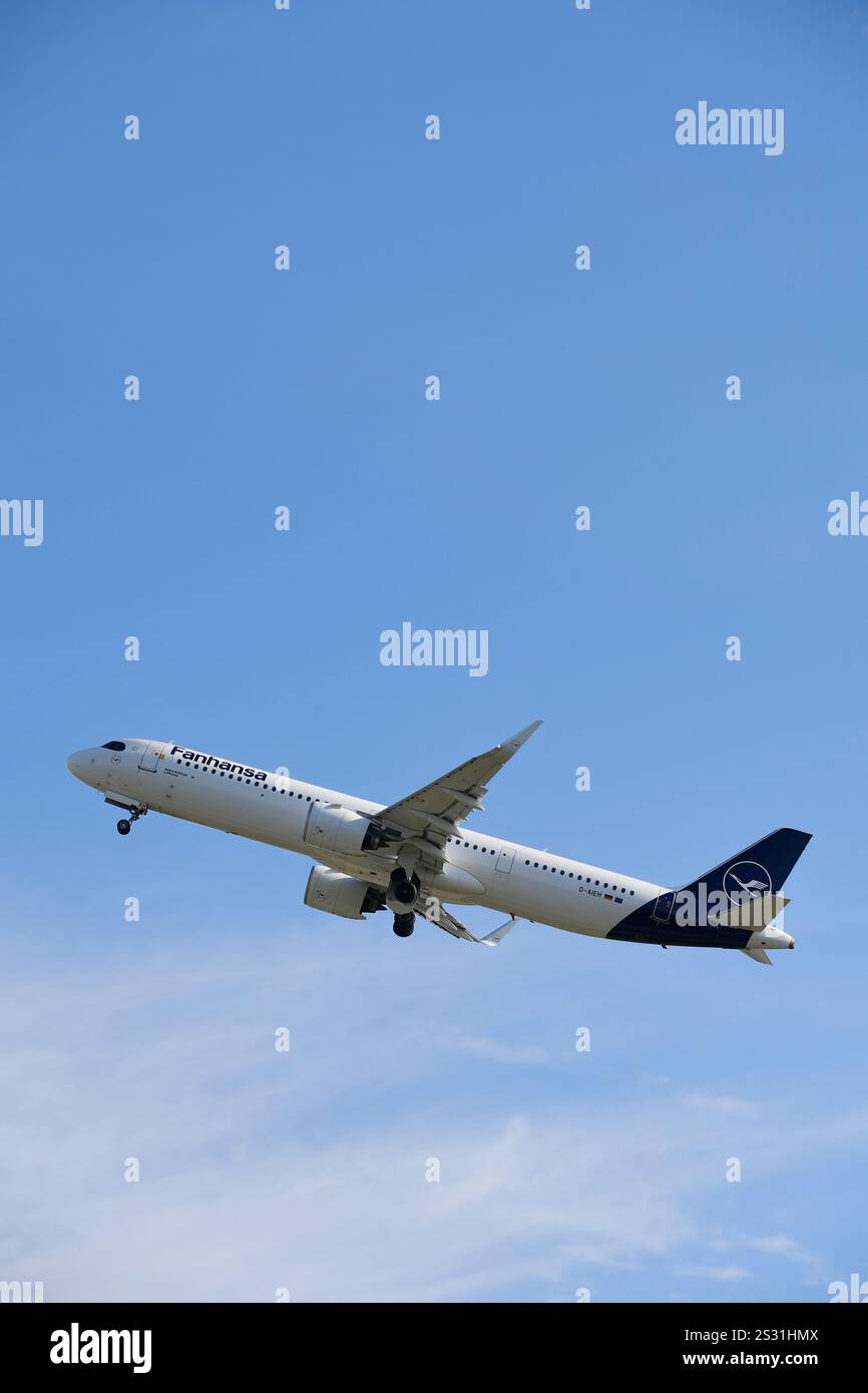 Lufthansa, Airbus, A350, A350-900, Take off, Runway North, Aircraft ...