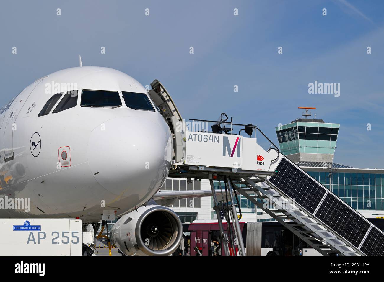 Lufthansa, City, Cityline, Tower, Satellit, gangway, passenger bridge ...