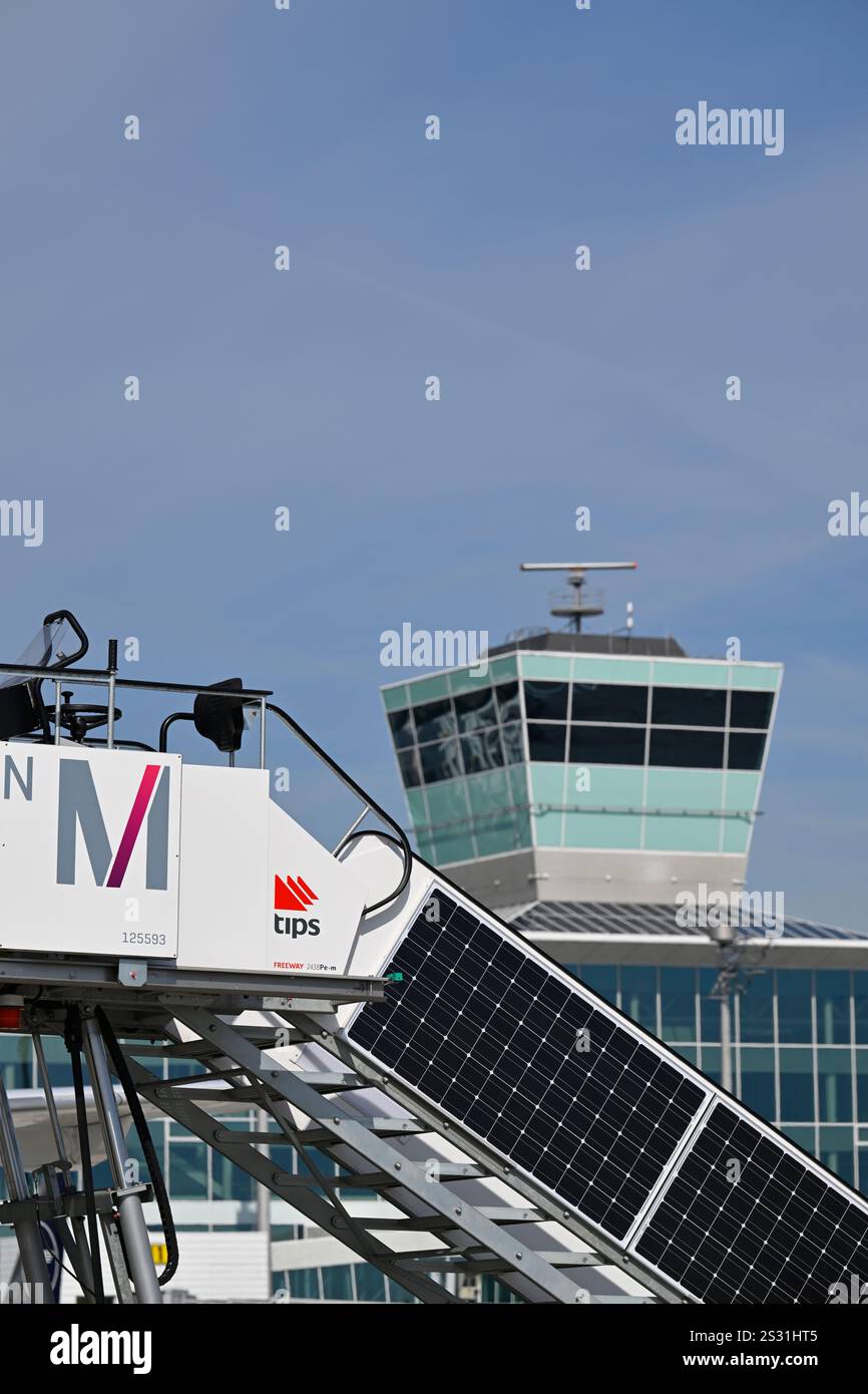 Lufthansa, City, Cityline, Tower, Satellit, gangway, passenger bridge ...