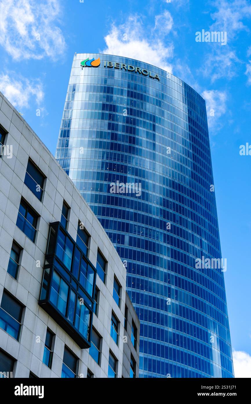 Iberdrola headquarters office tower hi-res stock photography and images ...