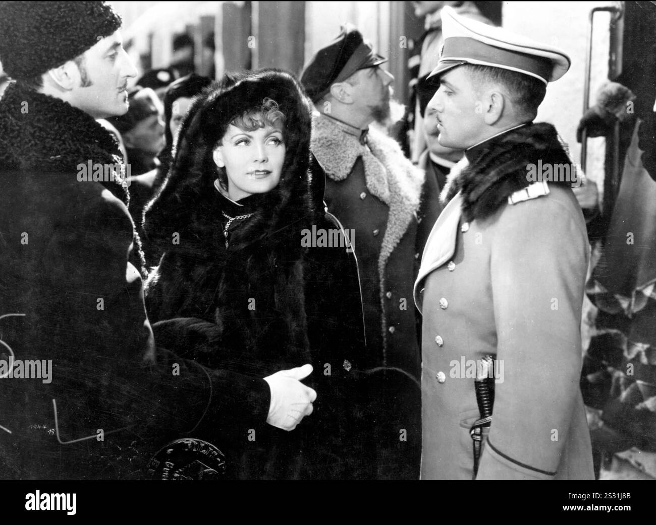 ANNA KARENINA BASIL RATHBONE, GRETA GARBO, FREDRIC MARCH Date: 1935 ...