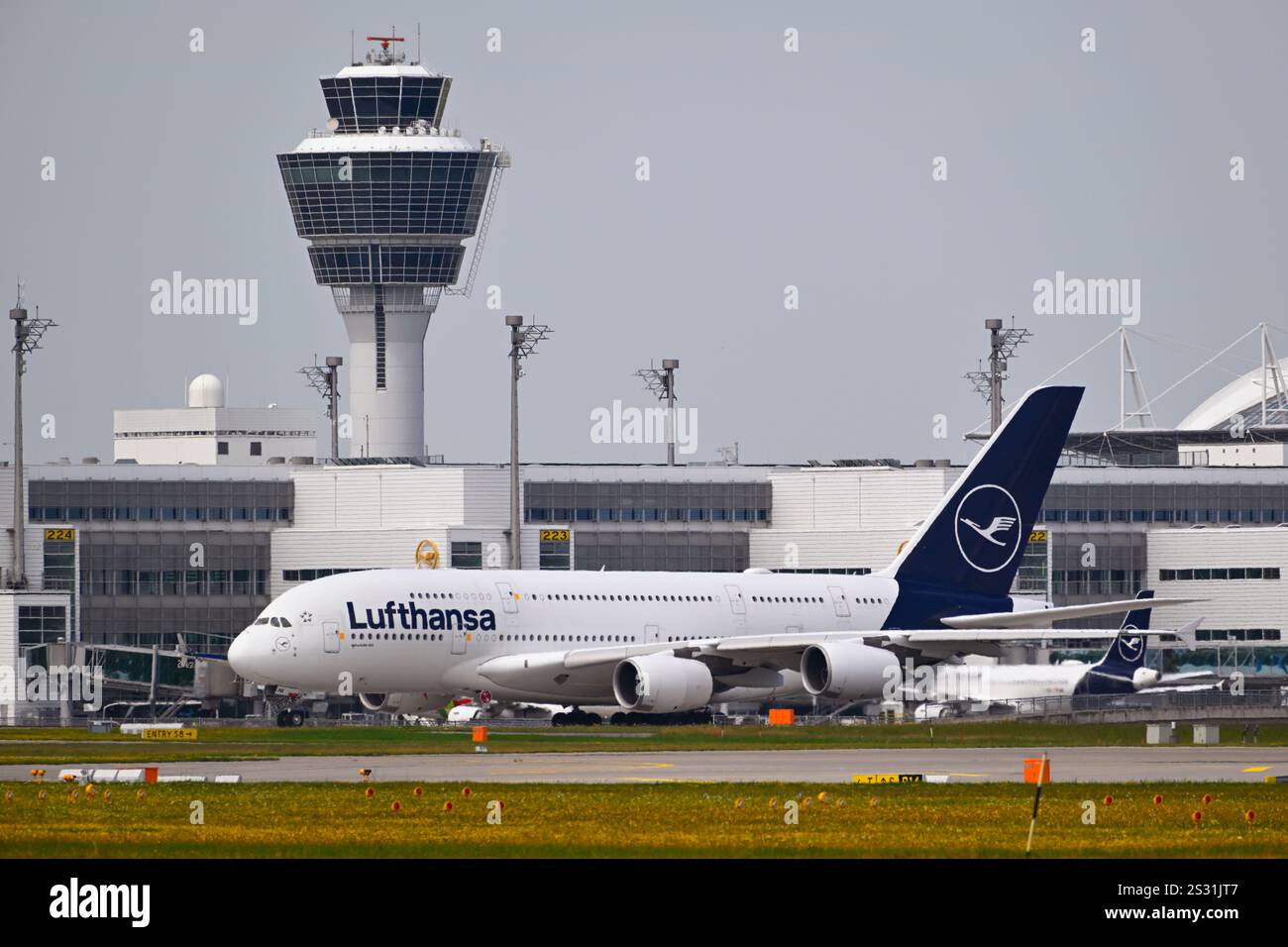 Lufthansa, Airbus, A380, A 380-800, roll out, taxiway, runway, tower, terminal 2, Munich Airport ...