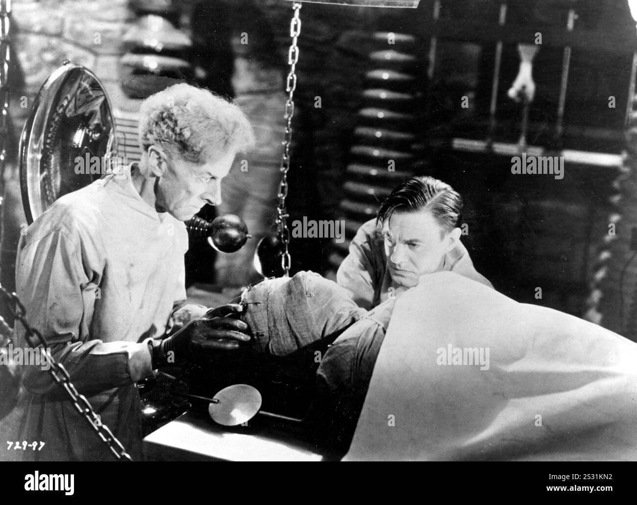 THE BRIDE OF FRANKENSTEIN ERNEST THESIGER, COLIN CLIVE Date: 1935 Stock ...