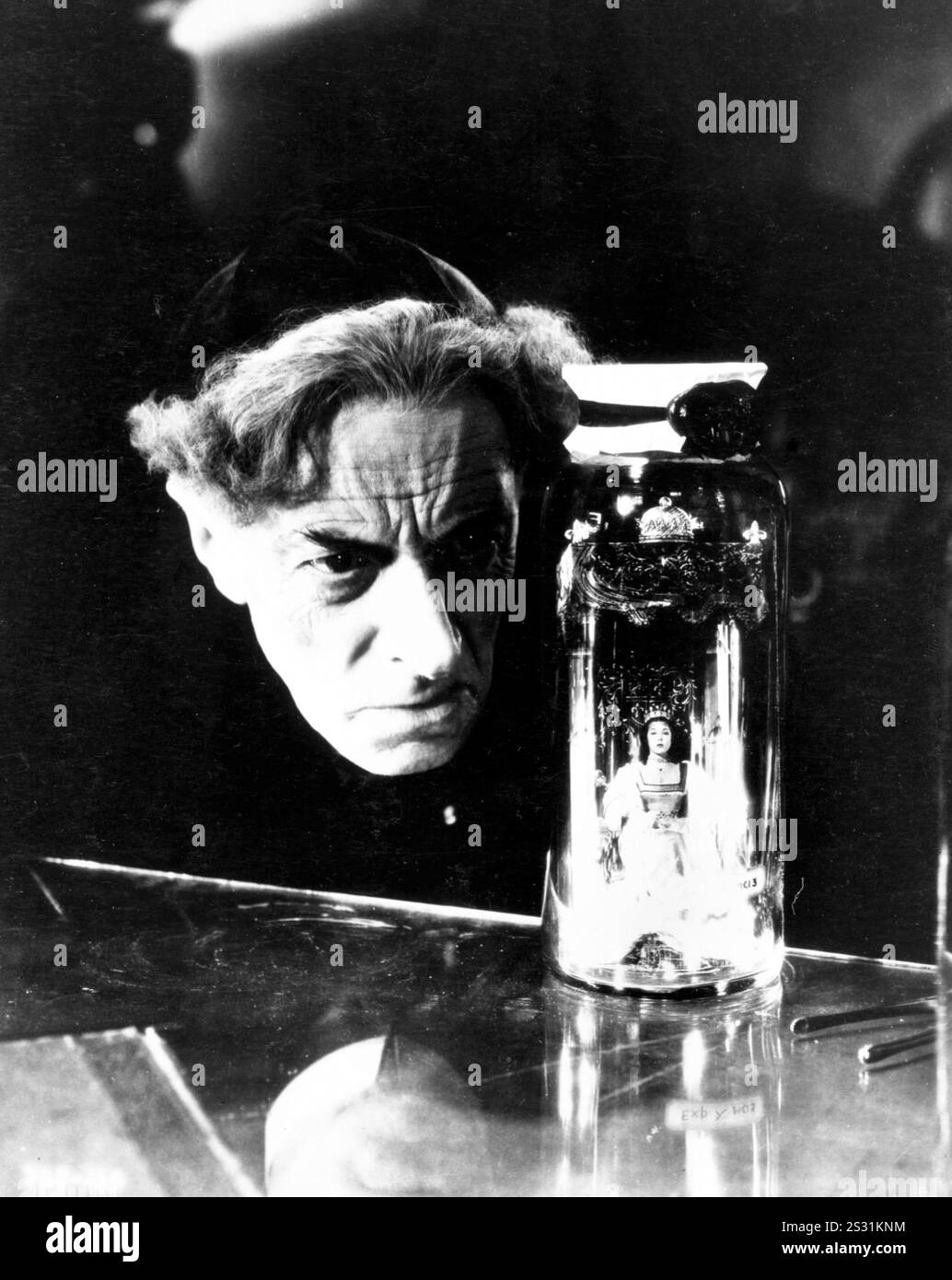 THE BRIDE OF FRANKENSTEIN ERNEST THESIGER Date: 1935 Stock Photo - Alamy