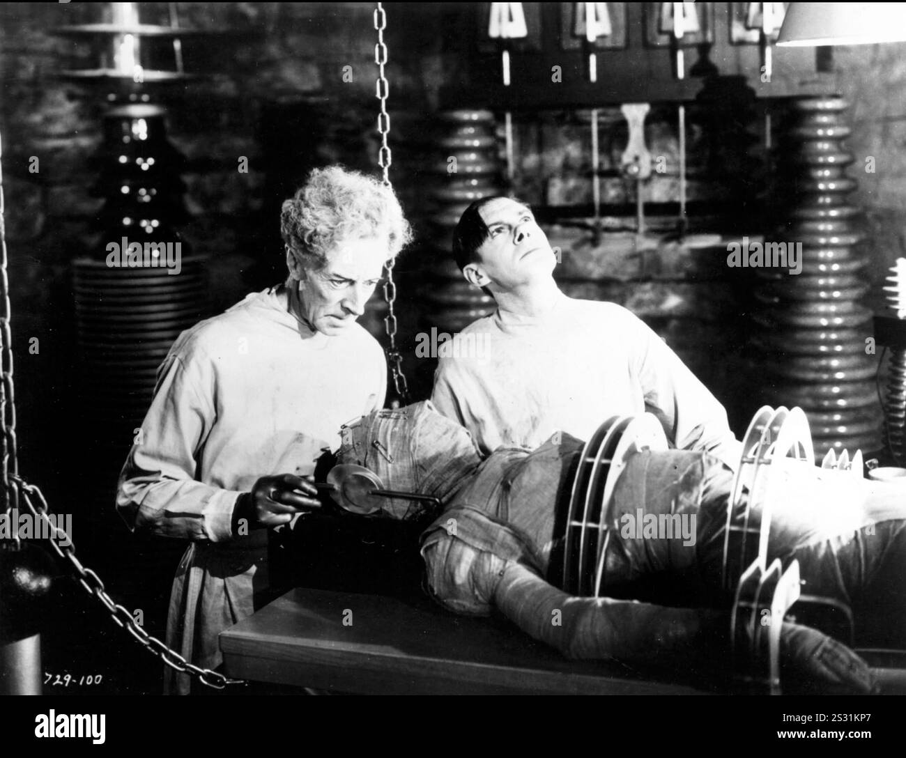 THE BRIDE OF FRANKENSTEIN ERNEST THESIGER, COLIN CLIVE Date: 1935 Stock ...
