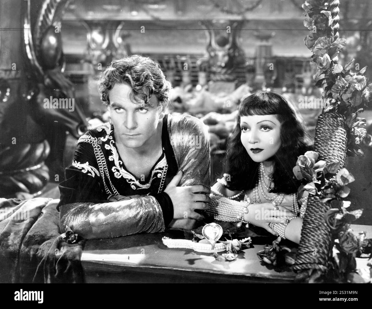 CLEOPATRA HENRY WILCOXON, CLAUDETTE COLBERT Date: 1934 Stock Photo - Alamy