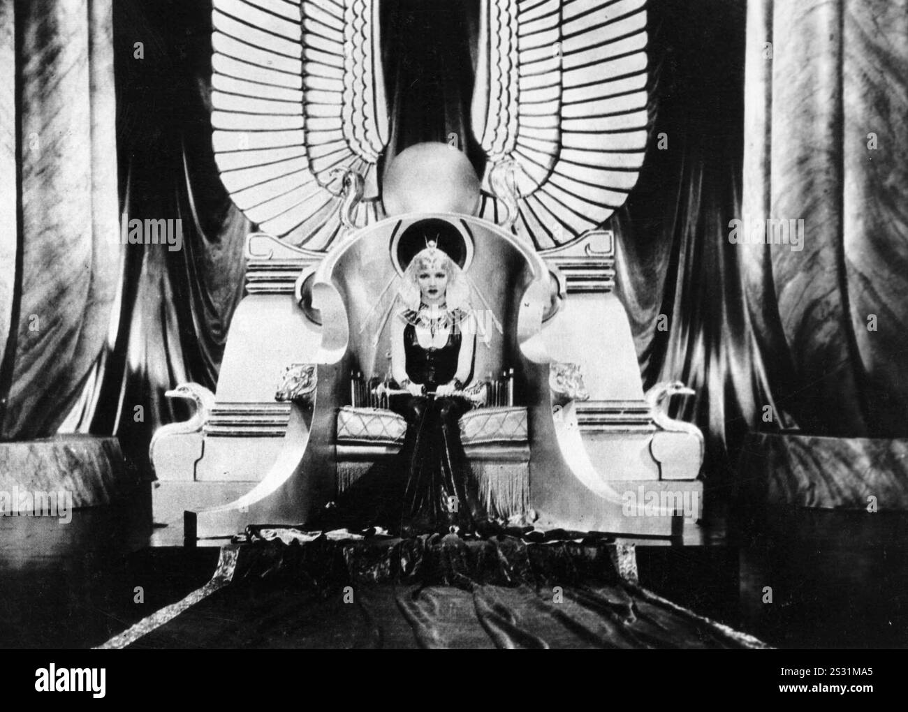 CLEOPATRA CLAUDETTE COLBERT Date: 1934 Stock Photo - Alamy